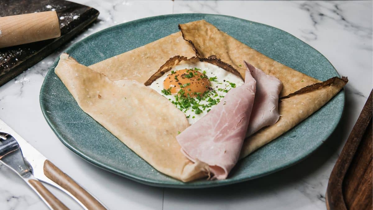 Crêpe salée : top 10 des garnitures et recettes | Tchac